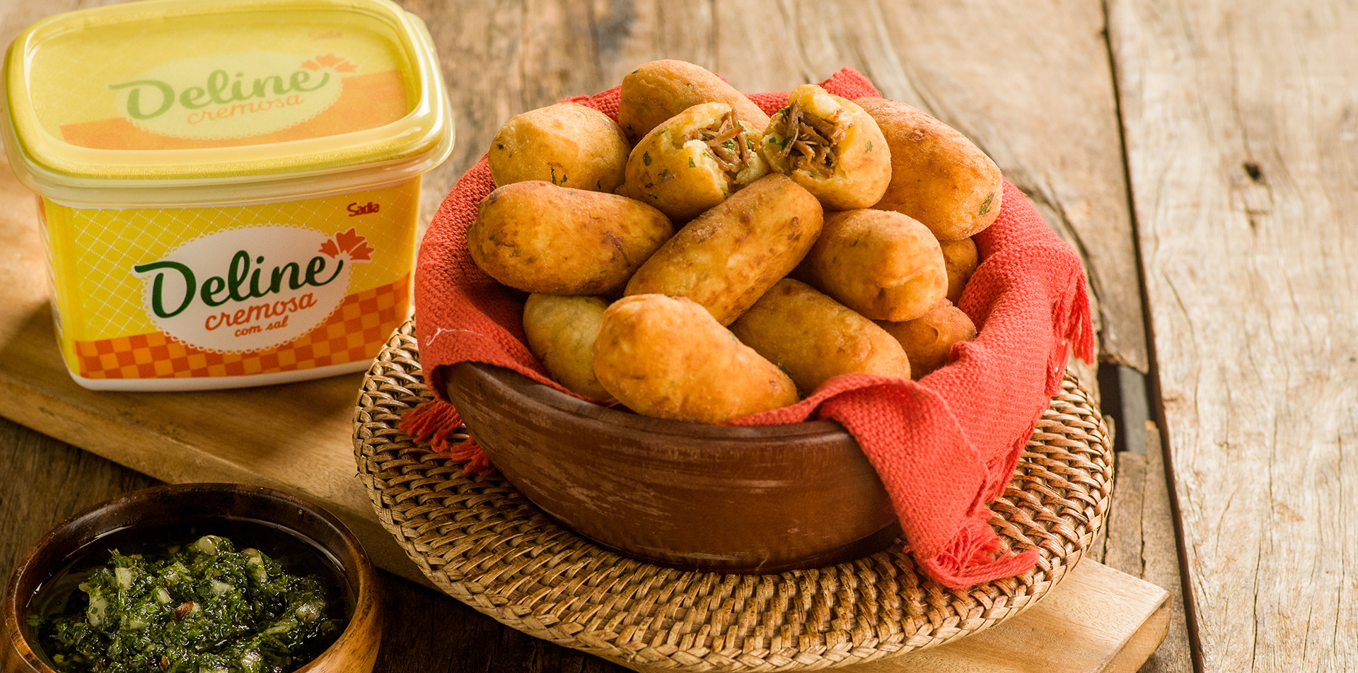 Deline - Nossas receitas: Bolinho de Mandioca com Costelinha e Pesto de ...